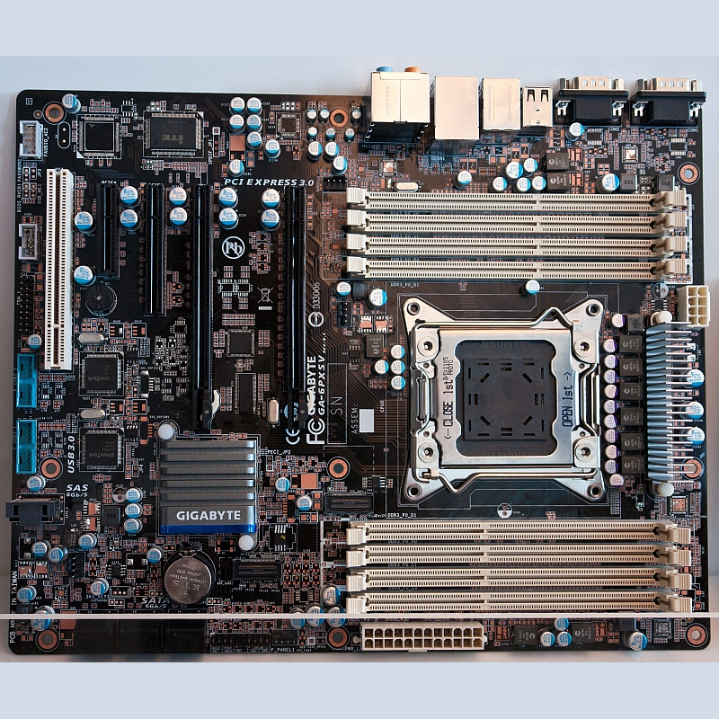 Gigabyte planea lanzar una placa base LGA 2011 con 8 sockets DIMM (memoria)