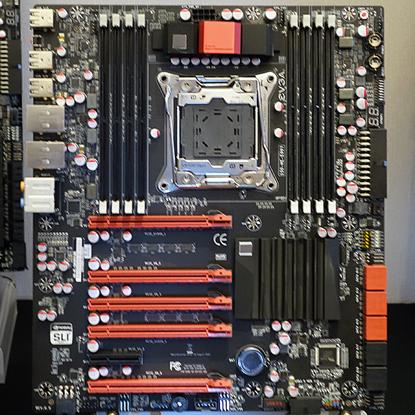 EVGA Muestra sus Motherboard X99 y fuentes de poder Titanium, Computex 2014
