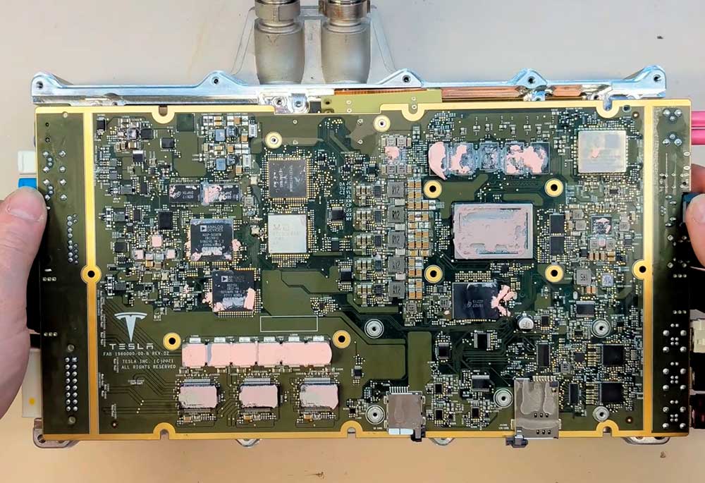 Los Tesla tendrán una computadora con un CPU AMD Zen 1 y GPU Navi 23