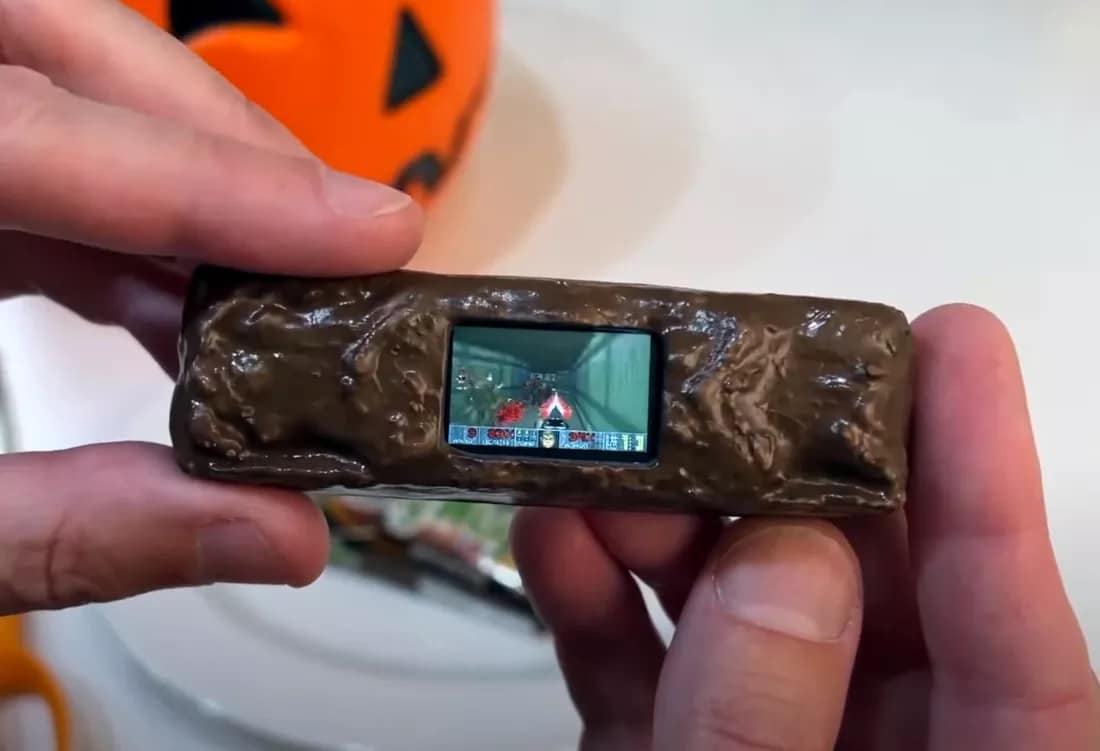 Se desvirtuó todo, ahora DOOM funciona en una barra de chocolate