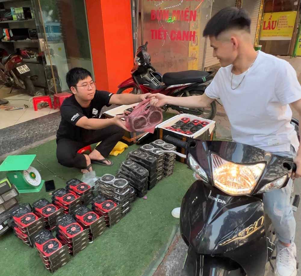 ¡Una locura! Se venden tarjetas gráficas por kilo en las calles de Vietnam