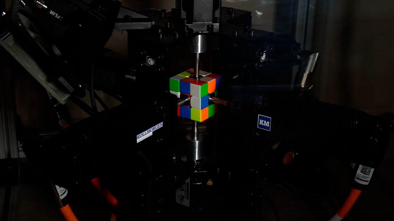 Robot resuelve el cubo de Rubik en 0,103 segundos