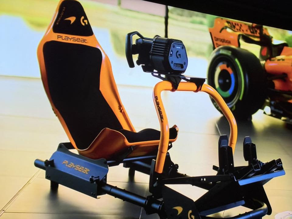 Logitech y McLaren lanzan cockpit, volante y headset para SimRacing