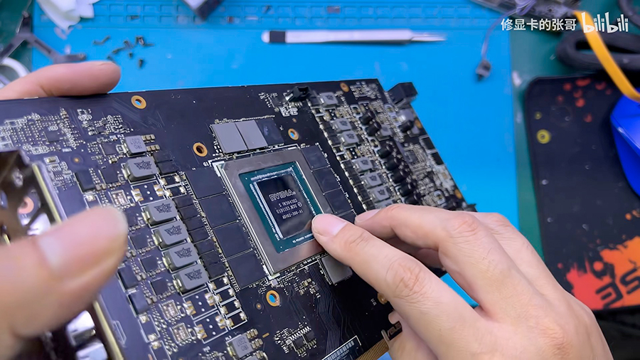 Estafadores venden RTX 4090 falsas con GPU de plástico y memorias ...